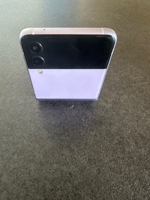 Samsung Galaxy Z Flip3 Rozi Ko novi Sve Mreze