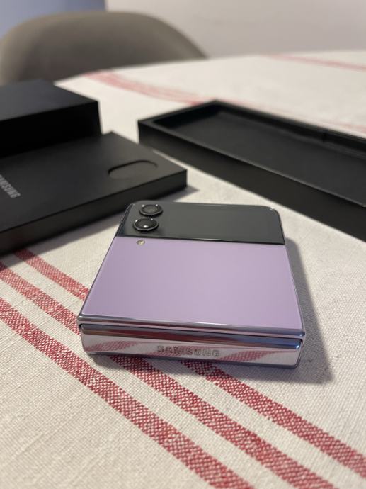 Samsung Galaxy Z Flip 4