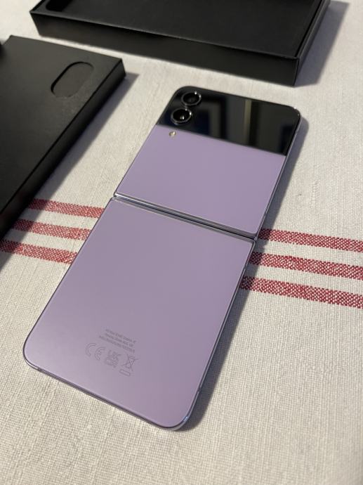 Samsung Galaxy Z Flip 4