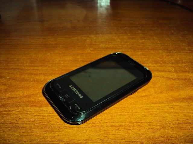 Prodajem mobitel Samsung GT-C3300K Champ