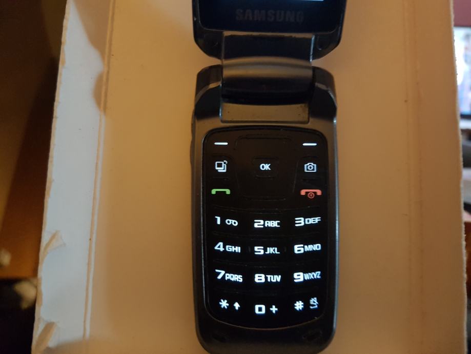 Samsung GT-S5510 je u odličnom stanju na sve mreže,crni preklopni!!!!!
