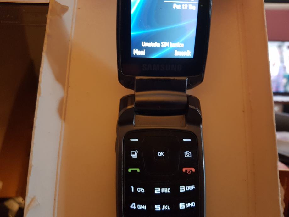 Samsung GT-S5510 je u odličnom stanju na sve mreže,crni preklopni!!!!!