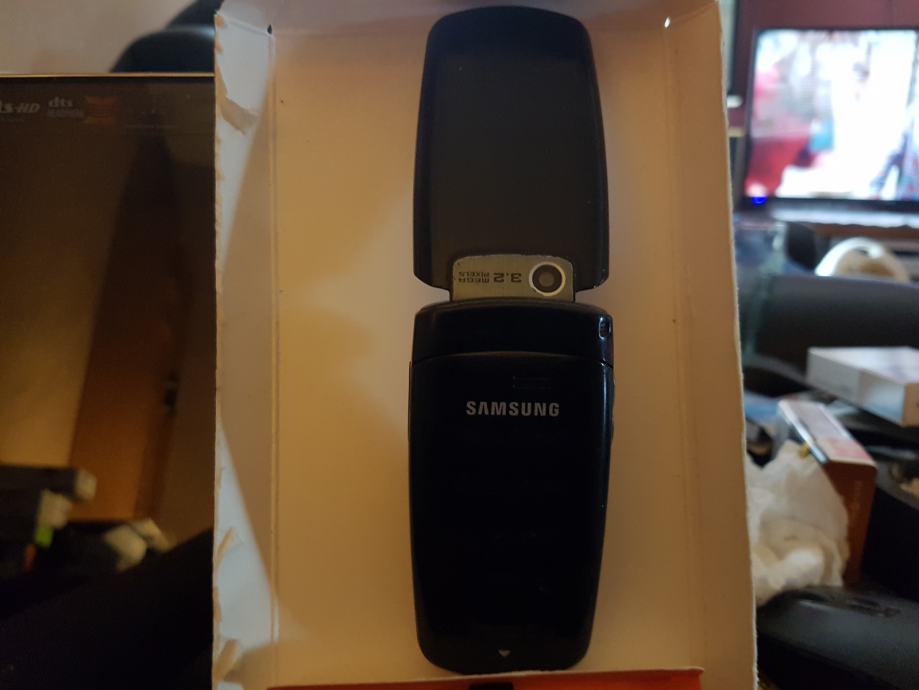 Samsung GT-S5510 je u odličnom stanju na sve mreže,crni preklopni!!!!!