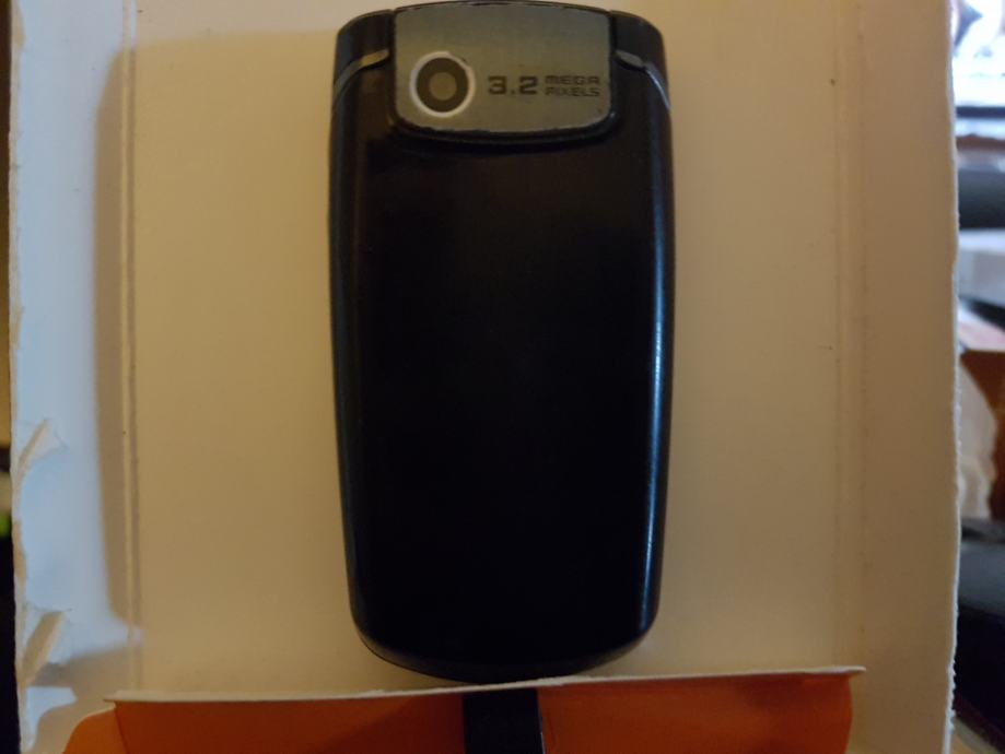 Samsung GT-S5510 je u odličnom stanju na sve mreže,crni preklopni!!!!!