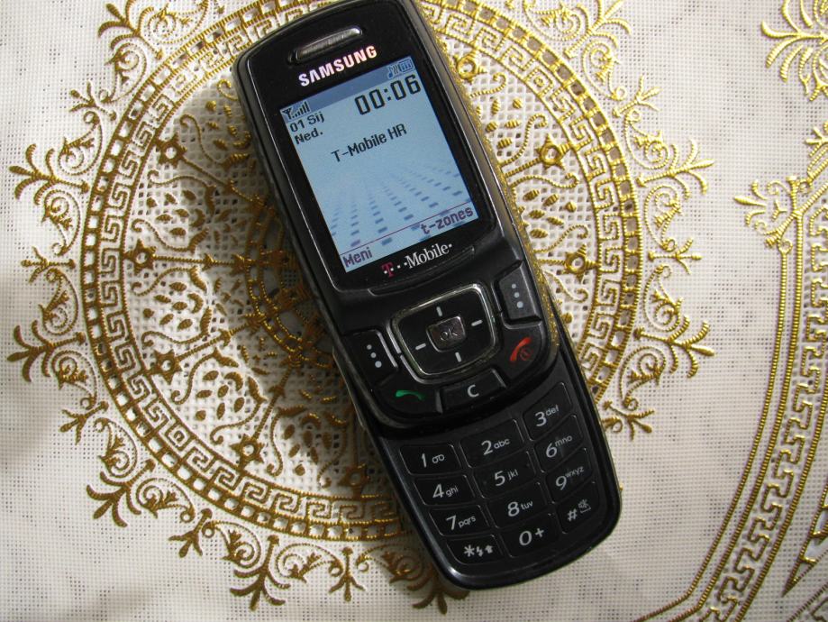 Samsung sgh-e370 stanje kao novi i jedan za dijelove