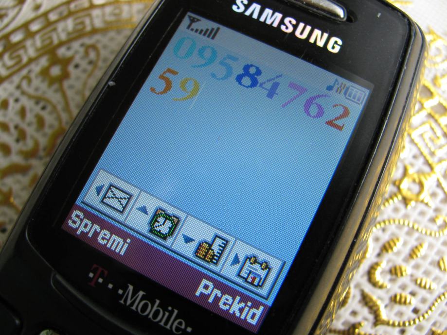 Samsung sgh-e370 stanje kao novi i jedan za dijelove