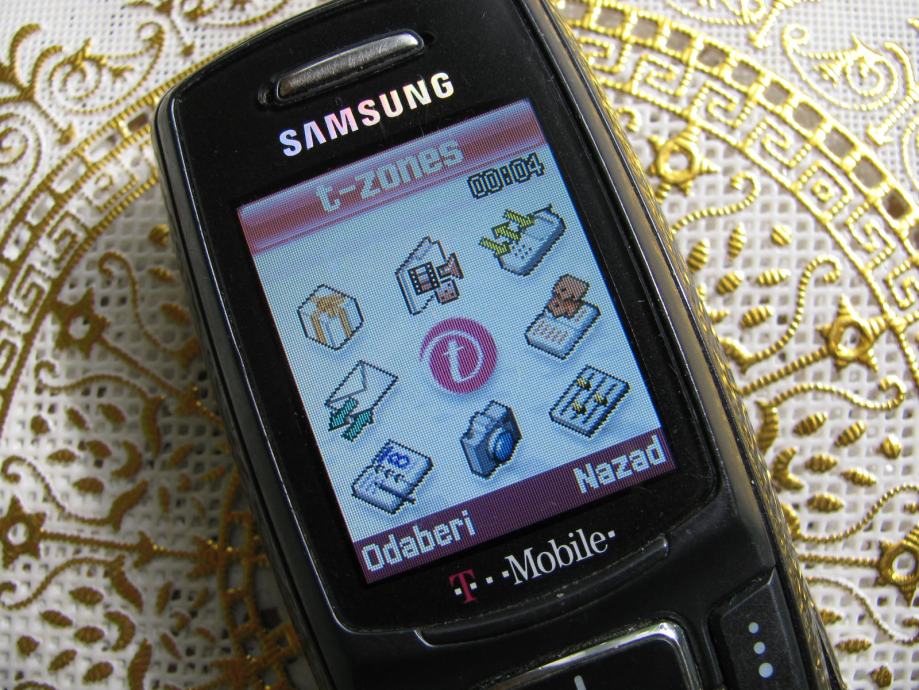 Samsung sgh-e370 stanje kao novi i jedan za dijelove