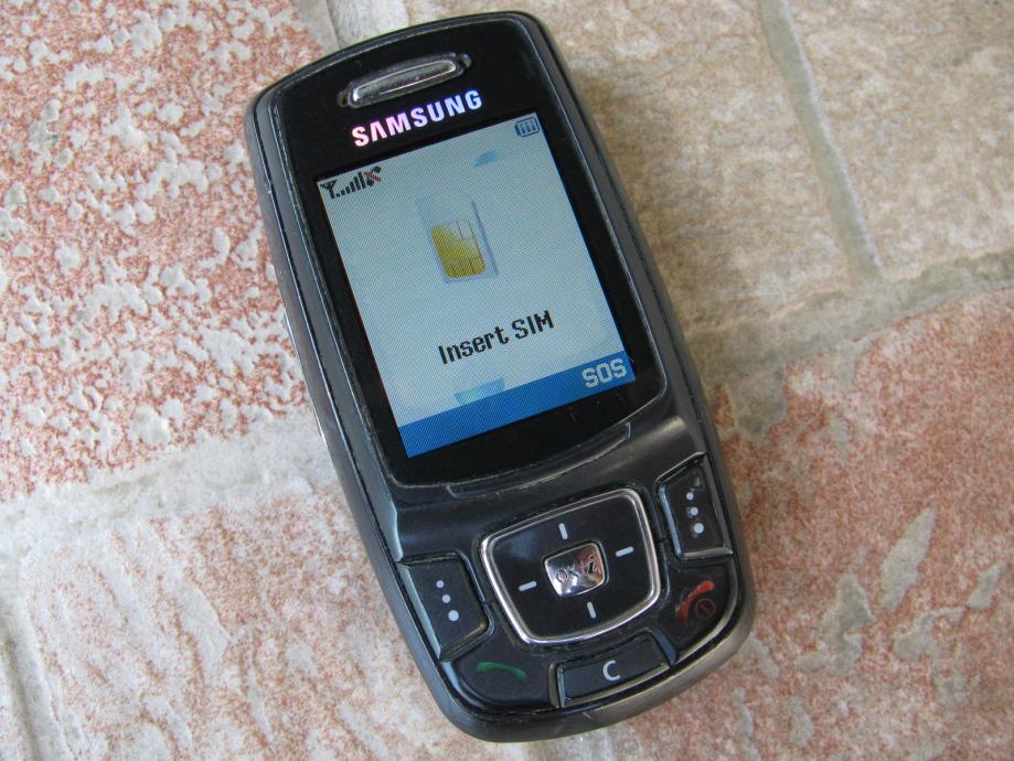 Samsung sgh-e370 stanje kao novi i jedan za dijelove