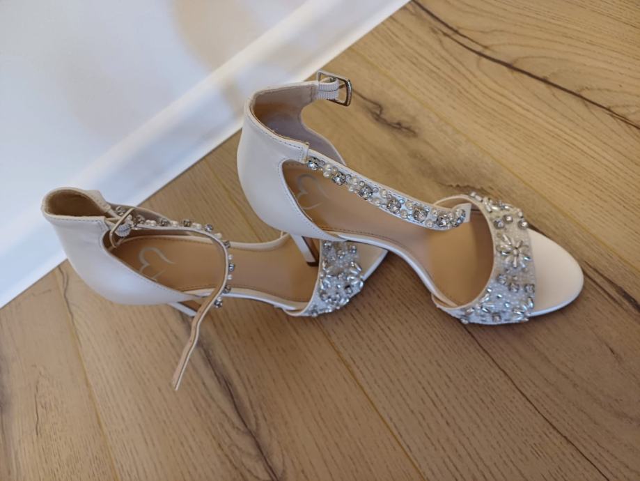 Svečane sandale na petu