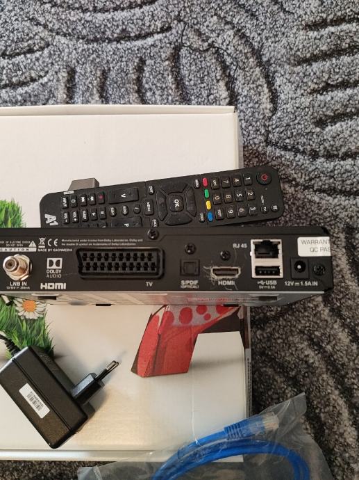KAON CO 1300 A1 satelitski receiver sa punjačem i daljinskim