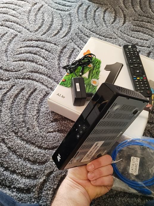 KAON CO 1300 A1 satelitski receiver sa punjačem i daljinskim