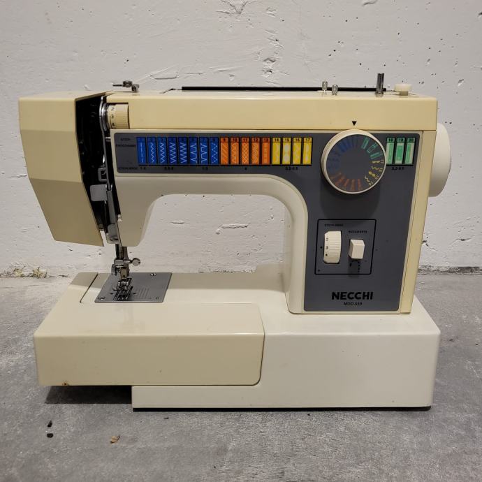 NECCHI Mod. 559 Šivaća mašina