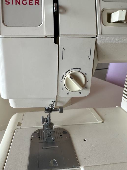 Prijenosna šivaća mašina Singer