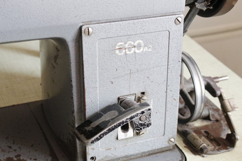 Singer 660 A2 šivača mašina (šteperica)