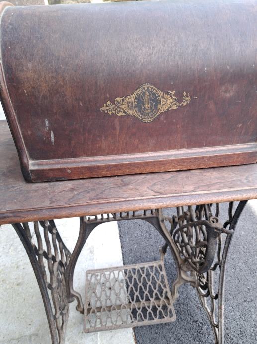 SINGER MASINA ..STARA PREKO 120 GODINA