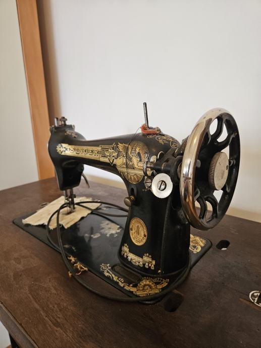Singerica šivaća mašina 1935. (Sfinga)