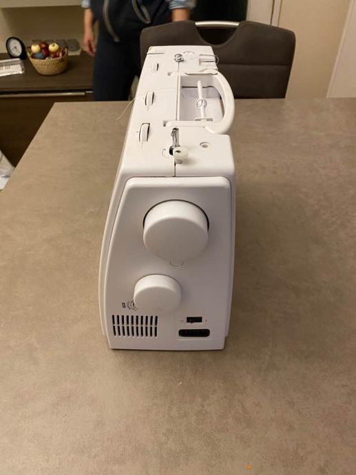 Šivaća mašina Bernette E56