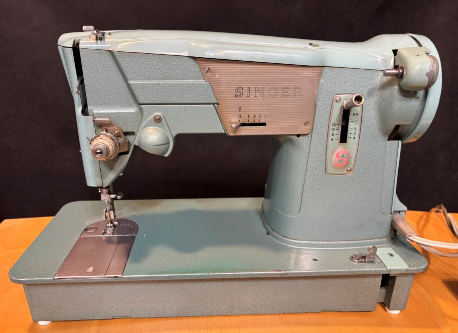 Šivaća mašina SINGER 327K – original, vrlo dobro očuvana
