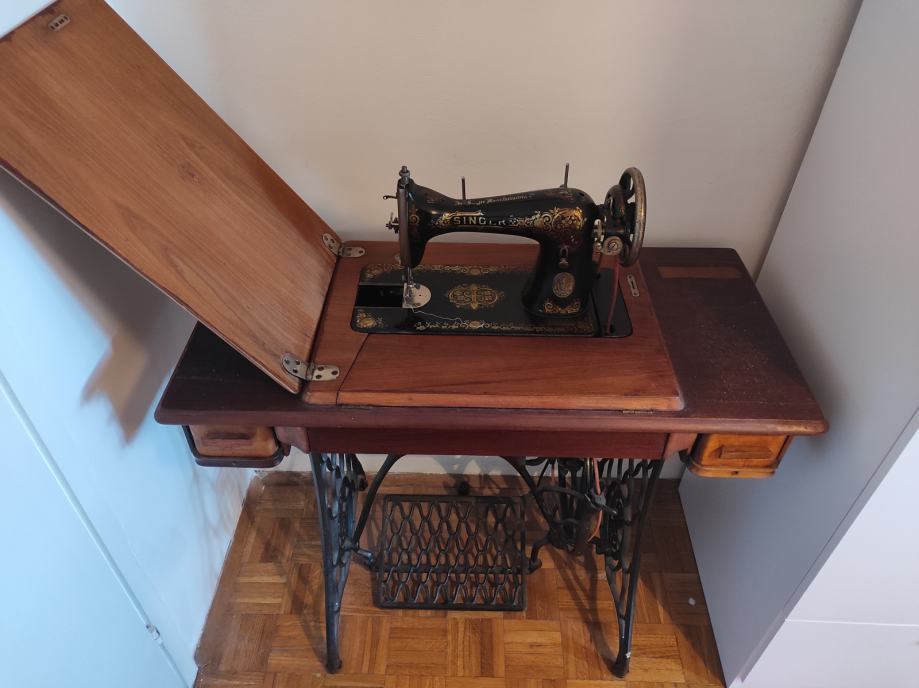 ŠIVAĆA MAŠINA SINGERICA , SAVRŠENA, STARA 90 GODINA, U SPLITU