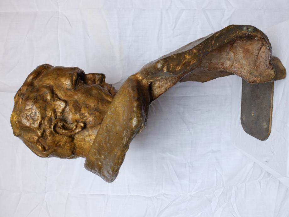 Brončana bista Josip Broz Tito (potpis Antun Augustinčić)