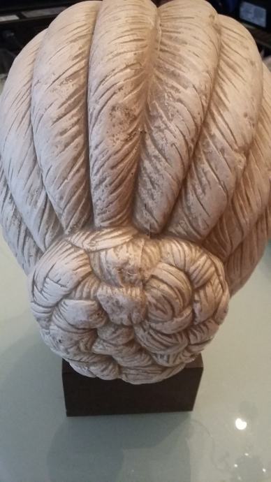 Solinjanka skulptura bijeli mramor