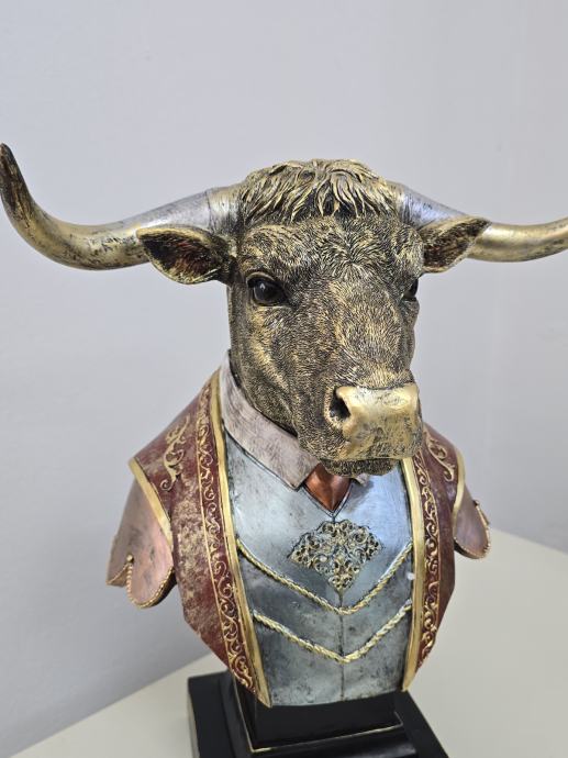 Steampunk moderna figura bik