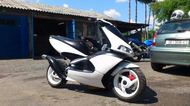 Aprilia area 51 49 cm3, 2001 god.