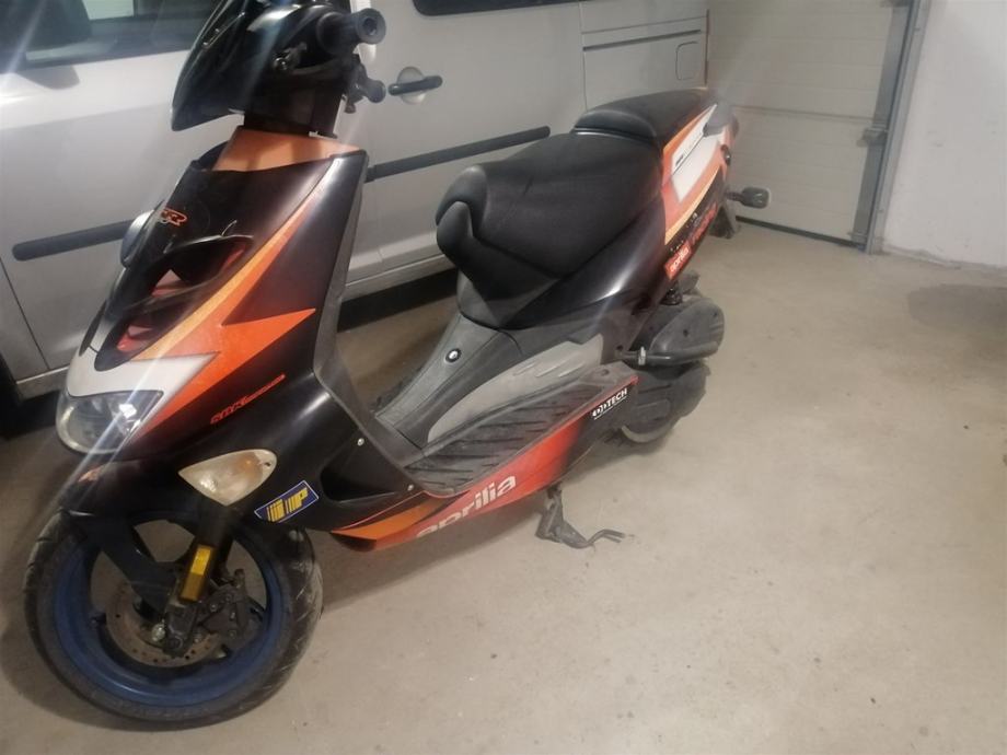 Aprilia sr 50 49 cm3, 2002 god.