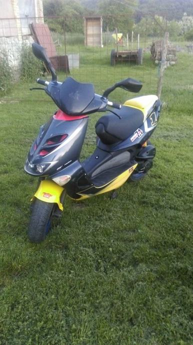 Aprilia sr 70 cm3, 2000 god.