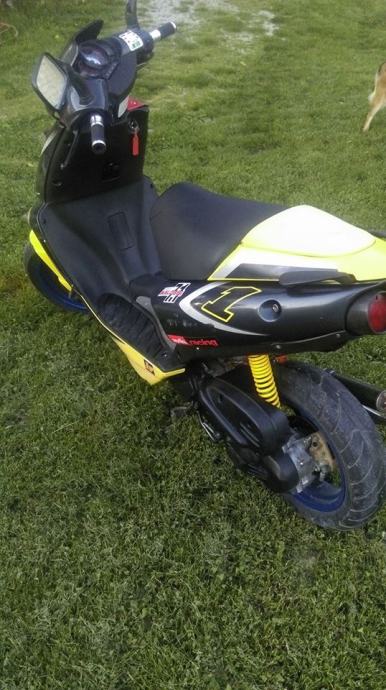 Aprilia sr 70 cm3, 2000 god.