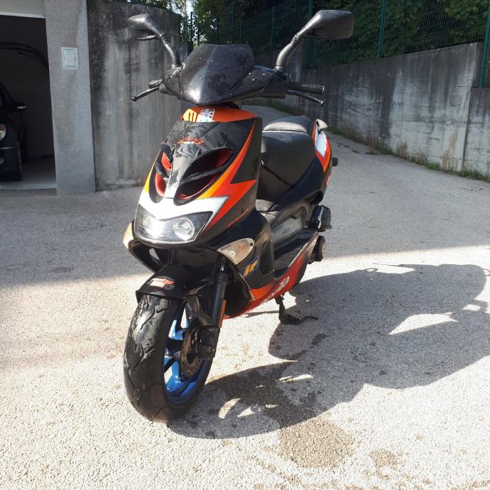 Aprilia SR50 Ditech 49 cm3 2T, 2002 god.