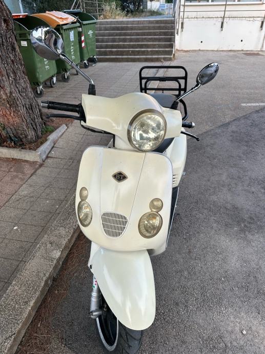 Baotian Retro vespa 50 cm3, 2011 god.