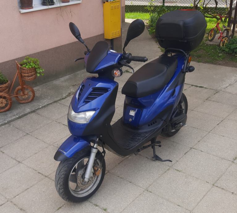 Generic Cracker 49 cm3 mašina od Yamahe jog.Generalno uređen i registr ...