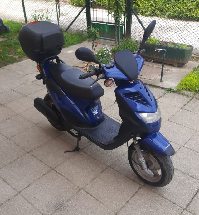 Generic Cracker 49 cm3 mašina od Yamahe jog.Generalno uređen i registr ...