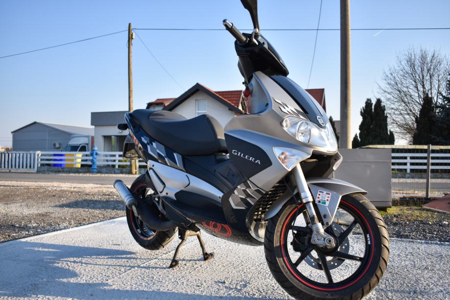 Gilera Runner 50...odjavljen prije 7 godina i napravljen veliki servis ...