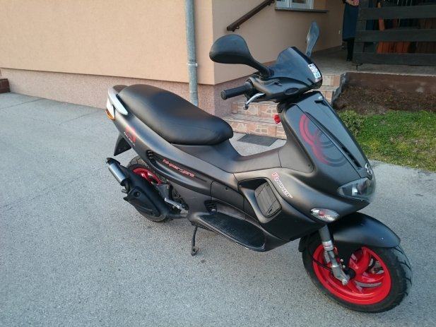Gilera Runner 50 150 2t, 2004 god.