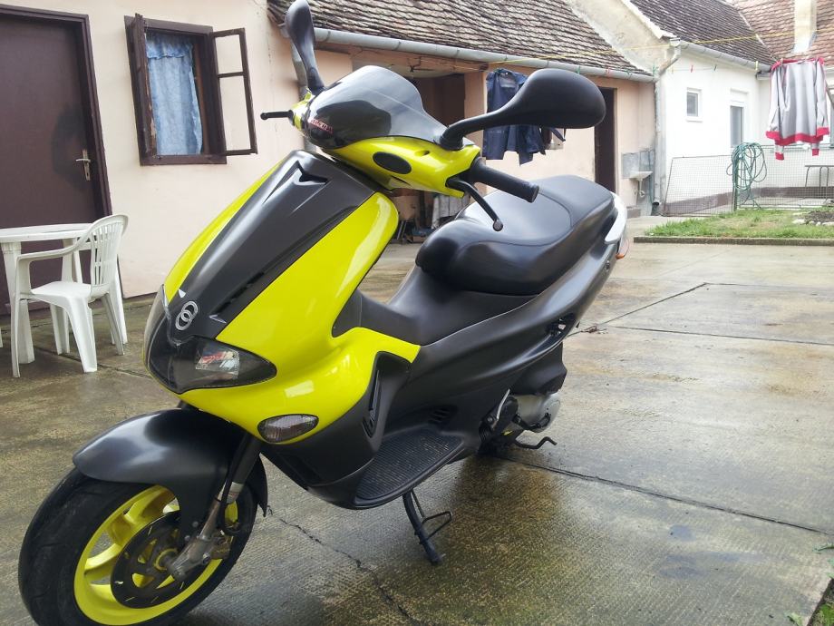 Gilera runner 50sp 50 cm3 HITNOOO, 2002 god.