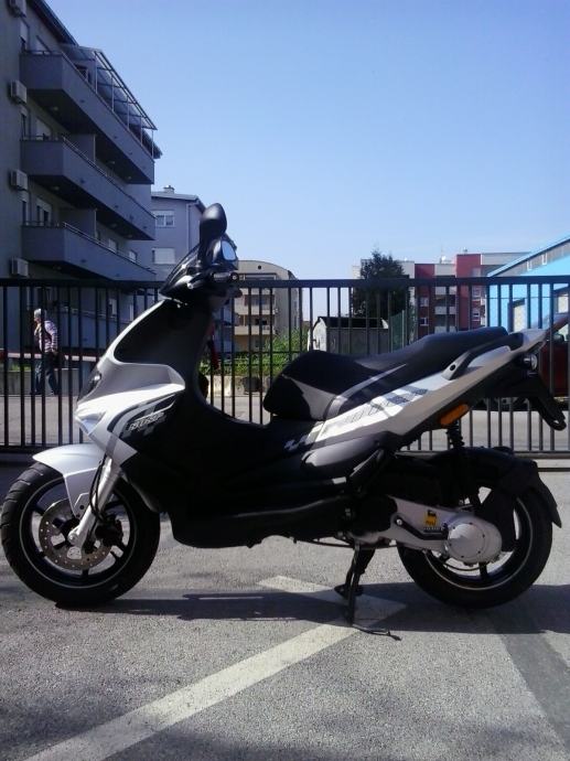 Gilera Runner 5O SP 49 cm3 Special series-novi model, 2012 god.