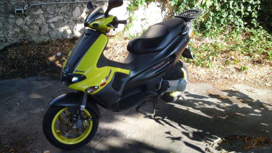Gilera runner pure jet 50 cm3, 2003 god.