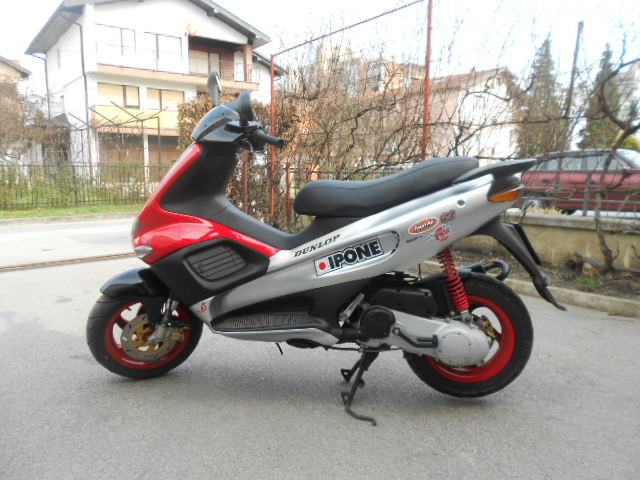 Gilera runner,racing replica 49 cm3, 2004 god.