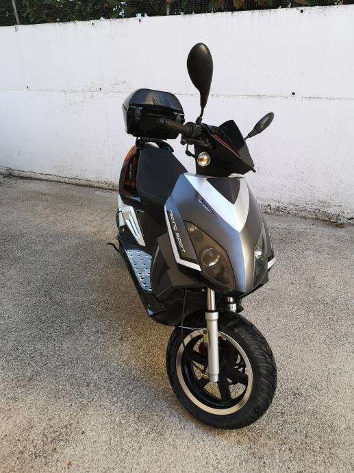 Keeway Matrix 50 sport racing 49 cm3, 2007 god.