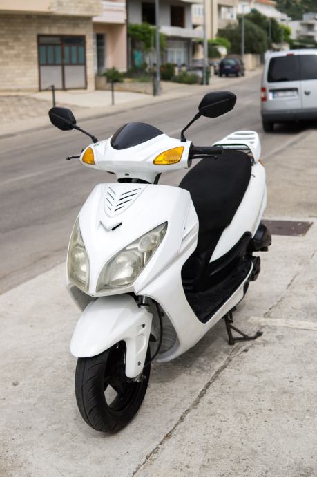 Longjia Luna LJ50QT 4 SHARPY 2T, 2012 god.