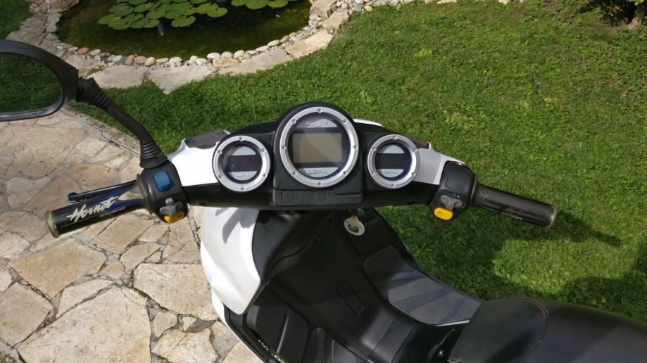 Malaguti F12 Phantom LC Digital 49 cm3 (+ hrpa dodatnih dijelova), 2003 god.