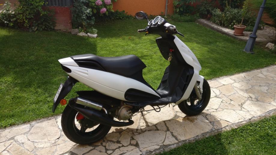 Malaguti F12 Phantom LC Digital 49 cm3 (+ hrpa dodatnih dijelova), 2003 god.