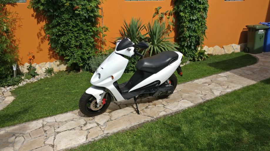 Malaguti F12 Phantom LC Digital 49 cm3 (+ hrpa dodatnih dijelova), 2003 god.