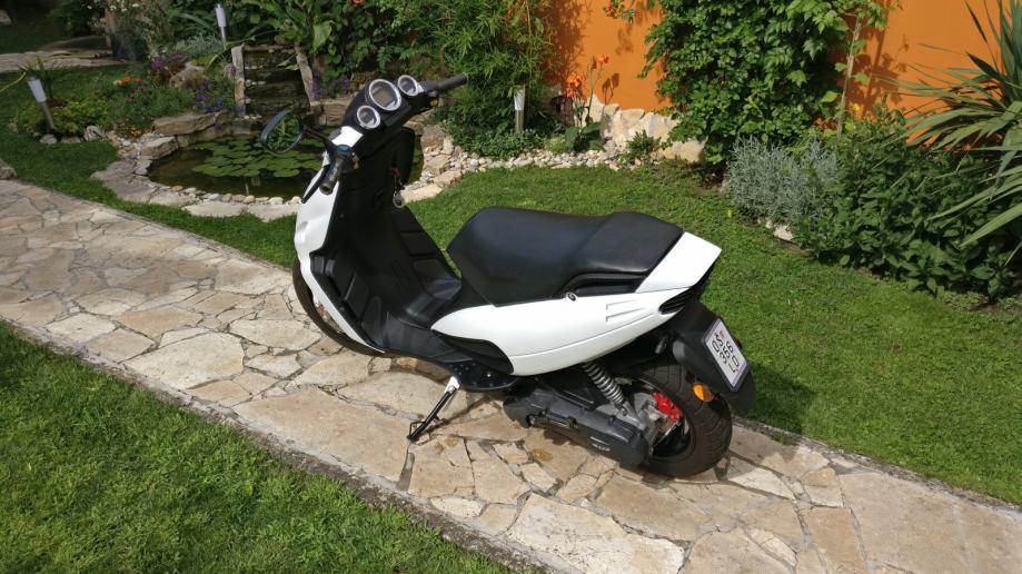 Malaguti F12 Phantom LC Digital 49 cm3 (+ hrpa dodatnih dijelova), 2003 god.