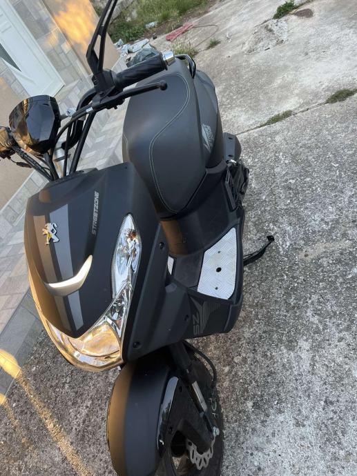 Peugeot Street zone 49 cm3, 2021 god.