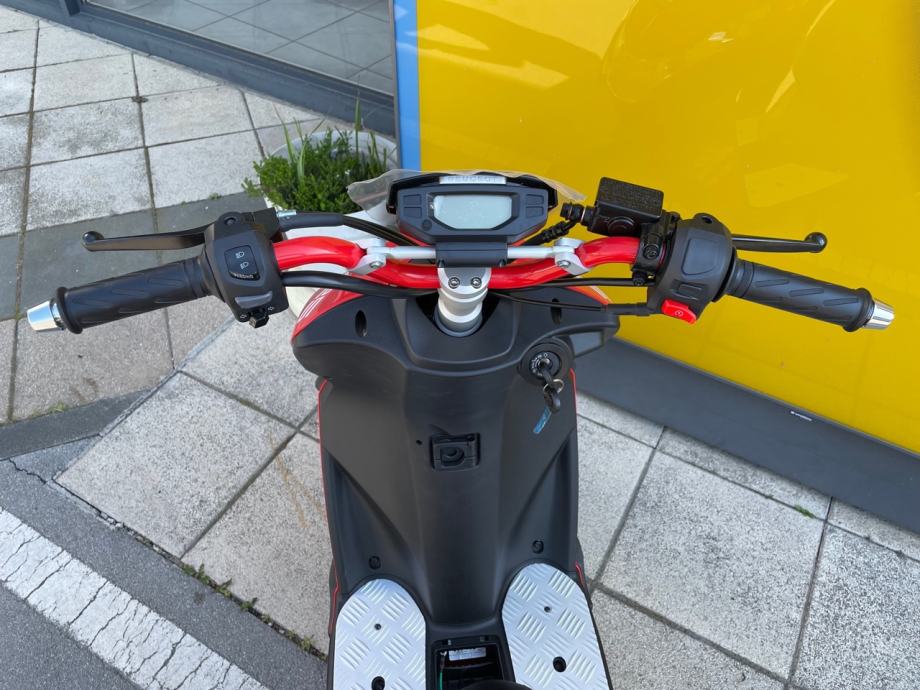 Peugeot Streetzone 50 4T E5 49 cm3, 2021 god.