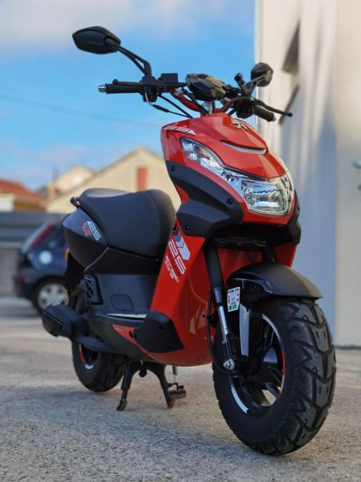 Peugeot STREETZONE 50 cm3 4T pod garancijom, 2022 god.