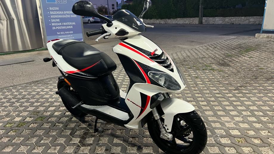 Piaggio Energy 49 cm3, 2017 god.